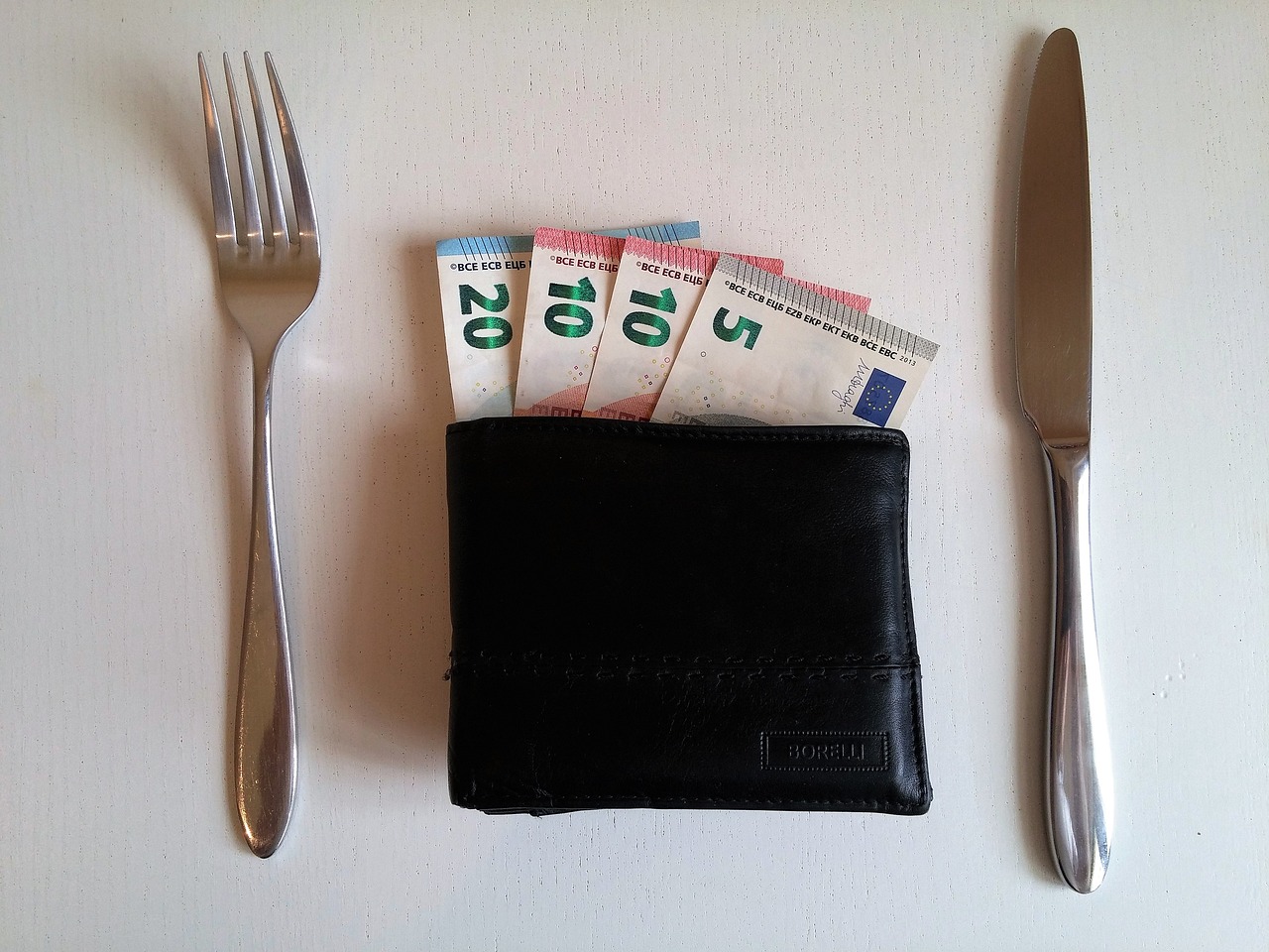 A Guide on the Tipping Culture in Ireland [2025]